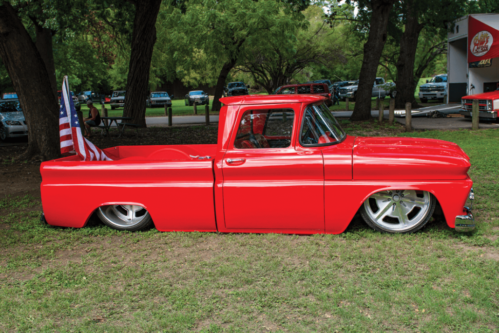 1983 Custom Deluxe C10 Squarebody with Vintage Air on a 5.7L V