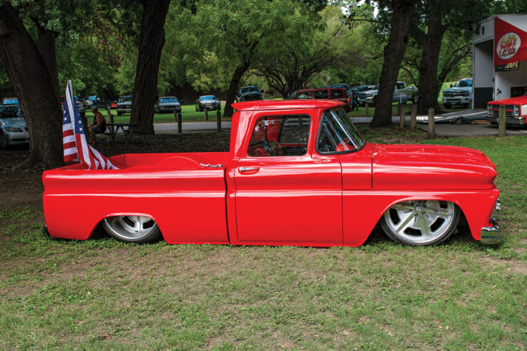 1983 Custom Deluxe C10 Squarebody with Vintage Air on a 5.7L V