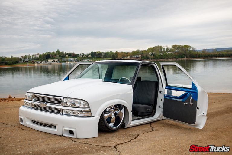 A Mas Grande ’57 Chevy Pickup Straight from Mexico! - Street Trucks