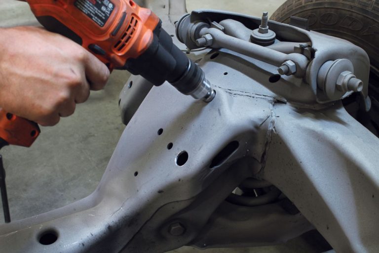 TECH THIS OUT! | ’49 CHEVY GETS AN S-10 CHASSIS SWAP - Street Trucks