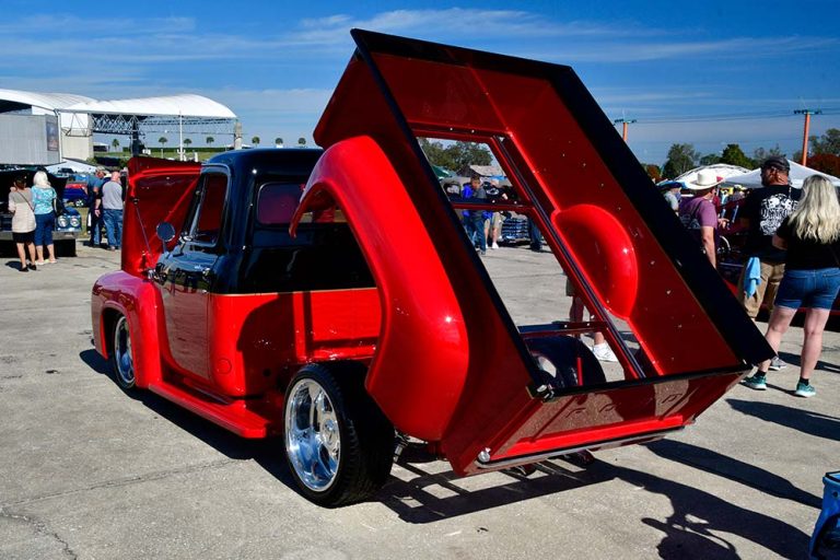 THE 34TH NSRA ANNUAL STREET ROD NATIONALS - Street Trucks