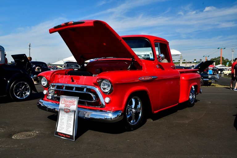 THE 34TH NSRA ANNUAL STREET ROD NATIONALS - Street Trucks