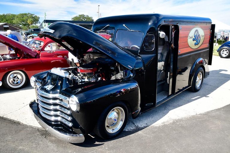 THE 34TH NSRA ANNUAL STREET ROD NATIONALS - Street Trucks