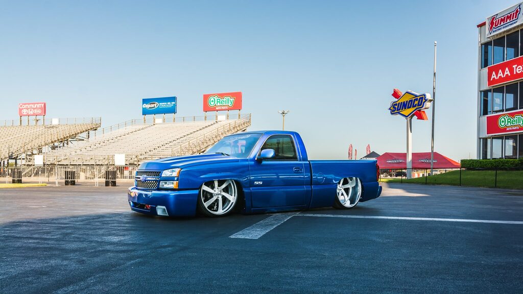 June Photographer Spotlight " Victor Lopez " - Street Trucks
