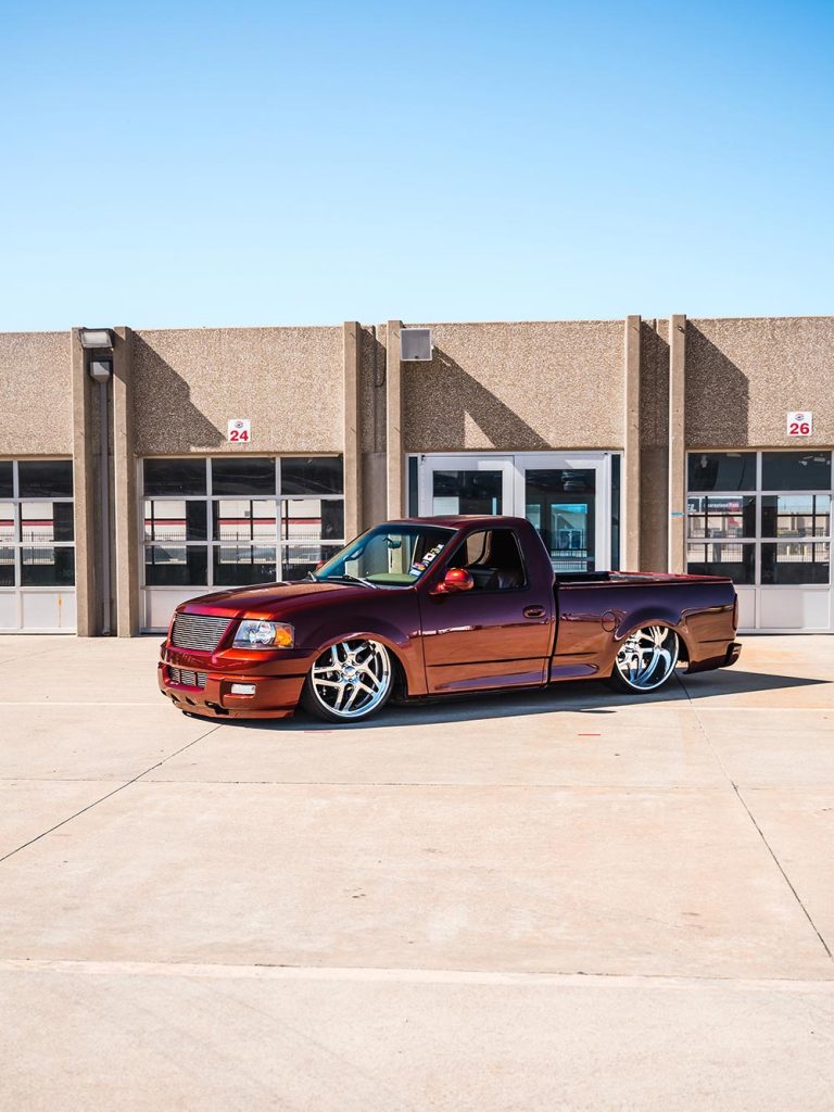 LA FORINGA - Bagged 2000 F-150 on a 26/28 Wheel Combo